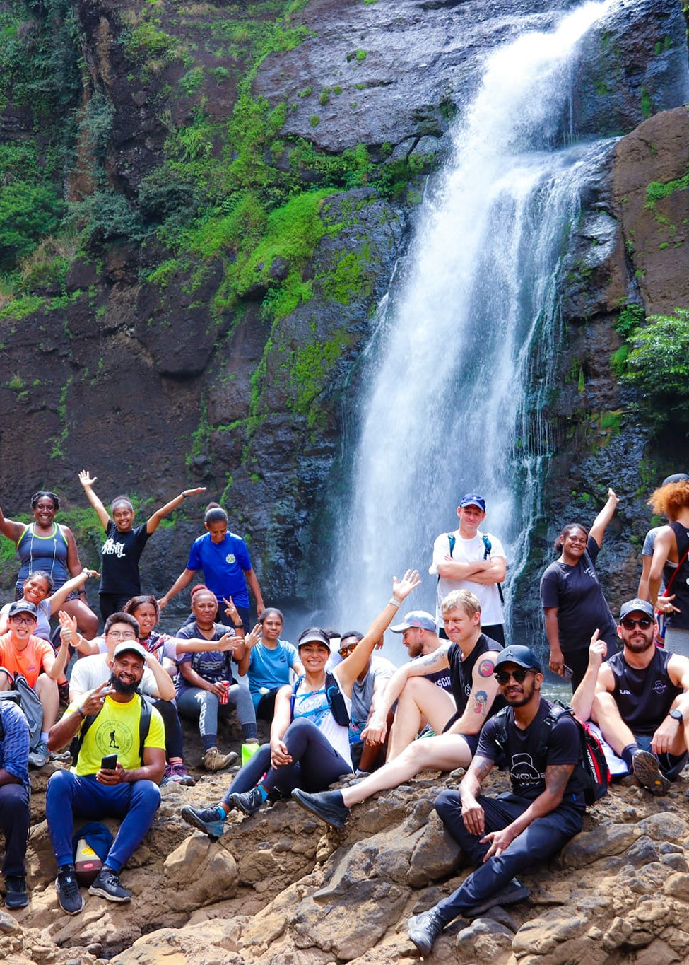 Rouna 2 Waterfalls Hike – Laikim PNG